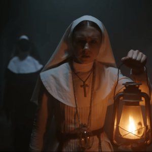 Review Film The Nun, Spin-Off yang Mendebarkan dan Menarik | GwiGwi