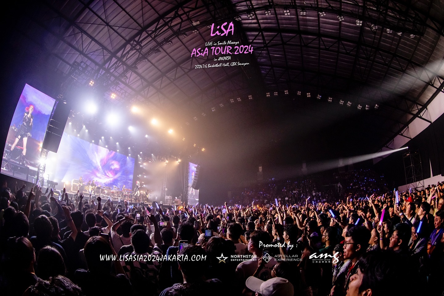 LiSA sapa penggemar Indonesia di Konser LiSA Live is Smiling Always ...